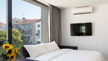 Dúplex, 2 quartos | Sala | Smart TV de 43 polegadas com canais por cabo