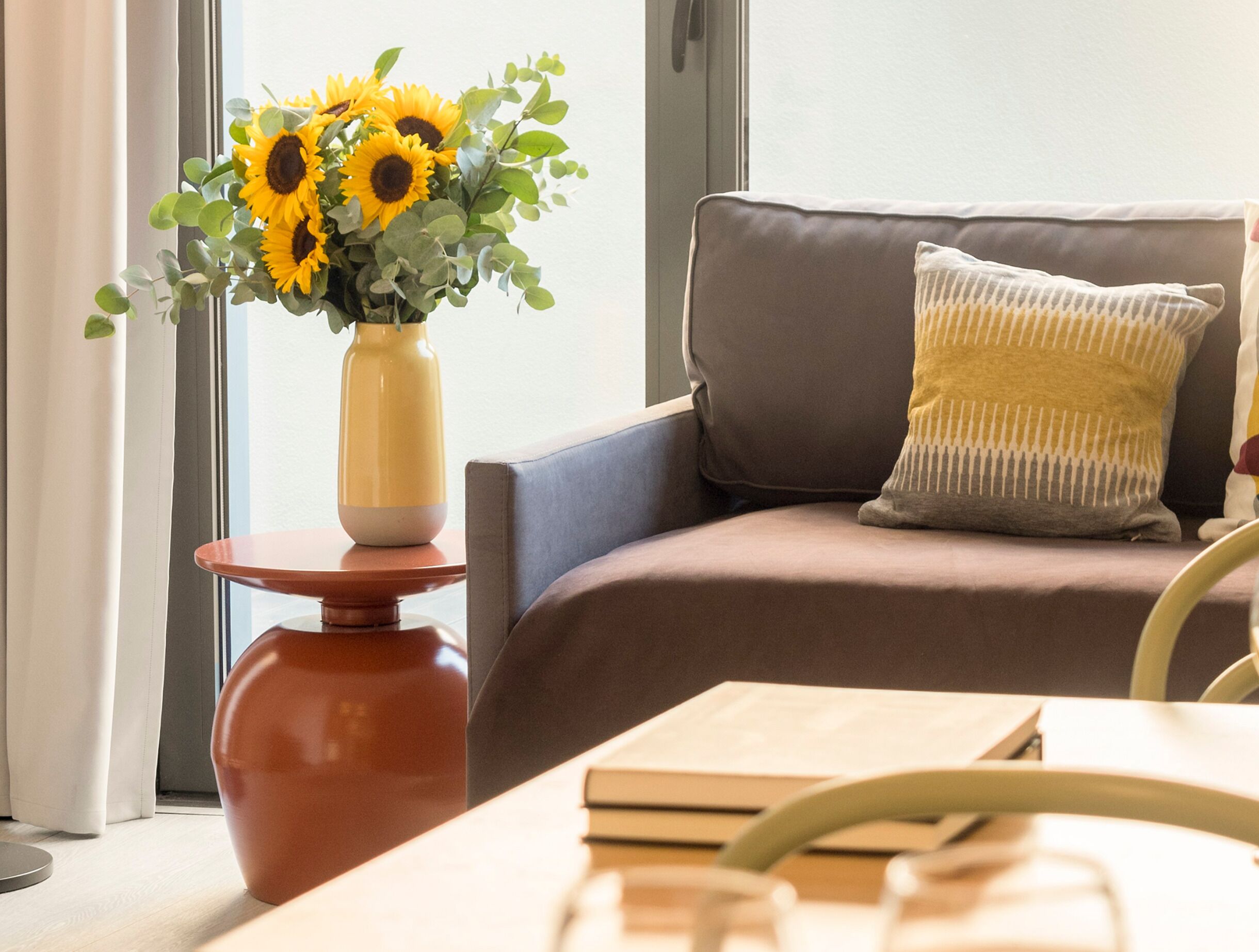Apartamento Superior, 1 quarto | Sala | Smart TV de 43 polegadas com canais por cabo 