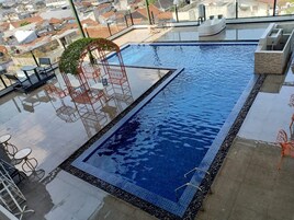 Piscina interior, piscina exterior 