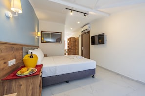 Jacuzzi room | Secretária, quartos insonorizados, roupa de cama fornecida 