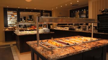 Pequeno-almoço tipo buffet diário (30 EUR por pessoa)