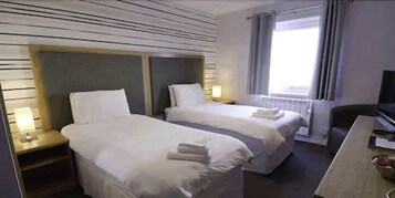 Ferros/tábuas de passar roupa, Wi-Fi de cortesia, roupa de cama