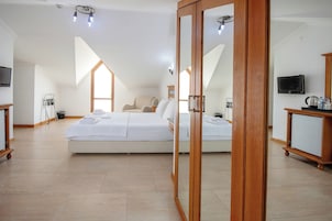 Begonvil | Roupa de alta qualidade, minibar, cofre com capacidade para portátil