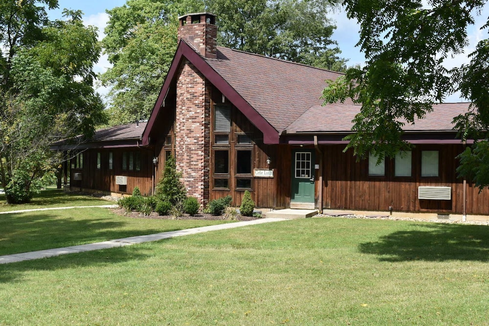 Cozy 2 Bedroom Suite With Living Room. Close To Hiking Trails, Ski Resorts And Family Parks! - Donegal, PA