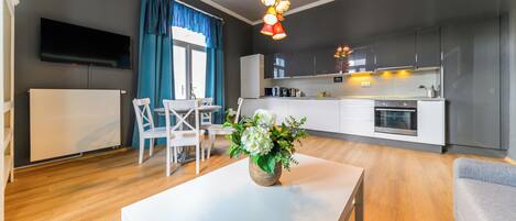 Apartamento Executivo | Cozinha privada | Um frigorífico, um micro-ondas, uma placa de cozinha