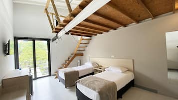 Minibar, cofre no quarto, secretária, ferro/tábua de engomar