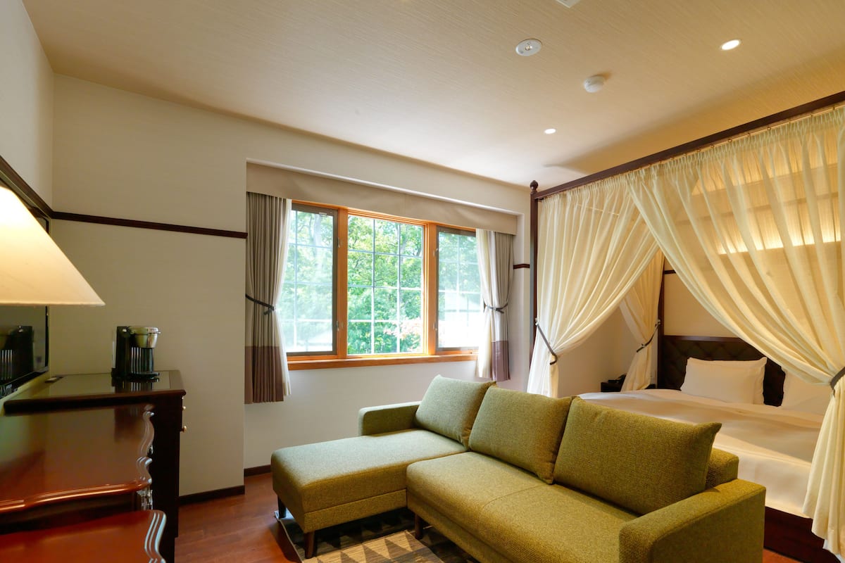 Quarto casal, para não fumantes | Cofres nos quartos, escrivaninha, Wi-Fi de cortesia, roupa de cama
