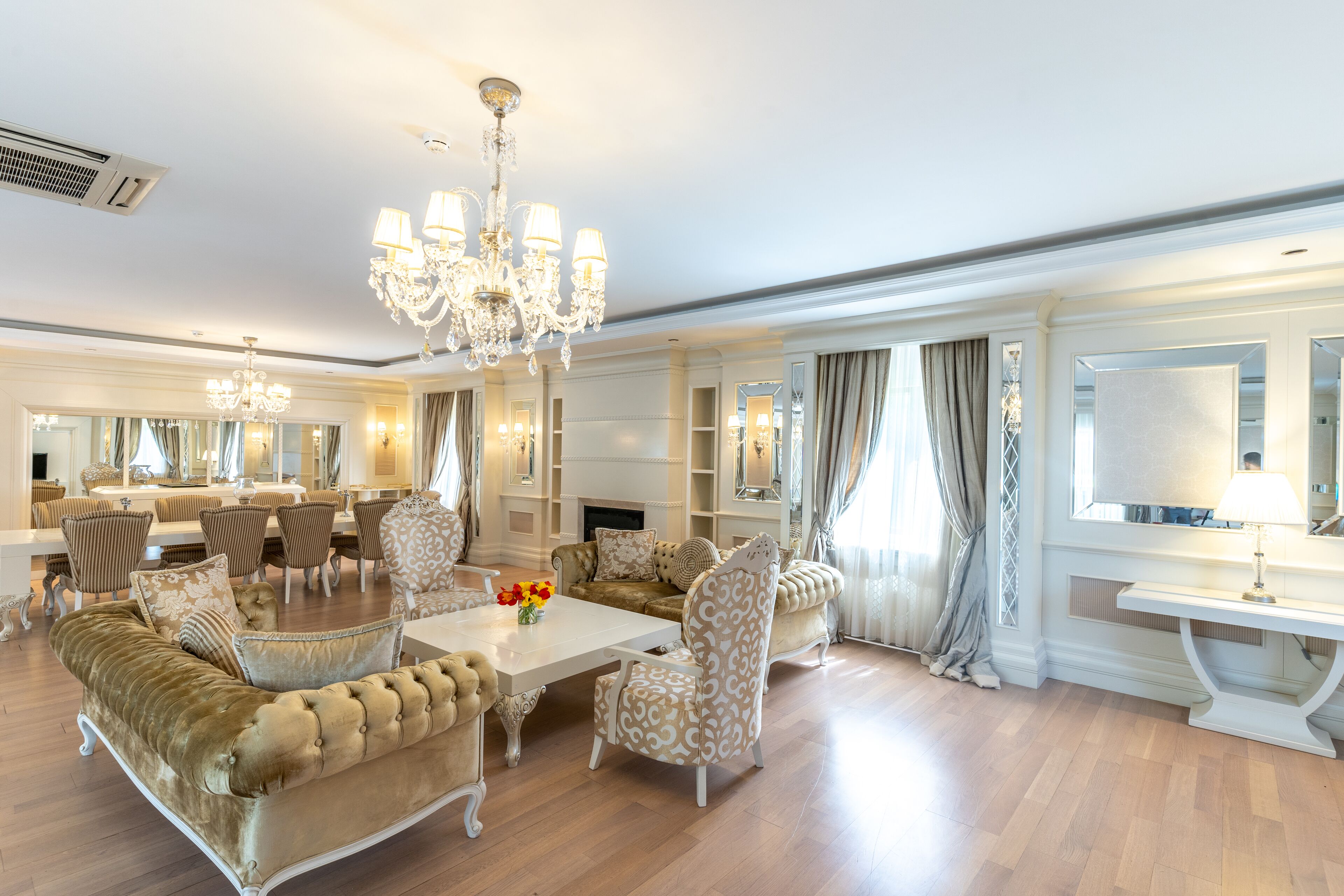 Vila real, 4 quartos, piscina particular | Área de estar | TV LCD