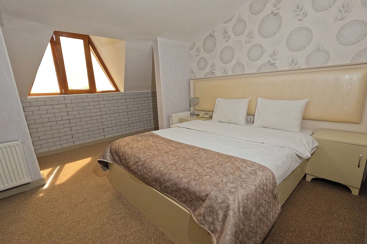 Quarto casal ou duplo econômico | Roupas de cama premium, cofres nos quartos, quartos à prova de som