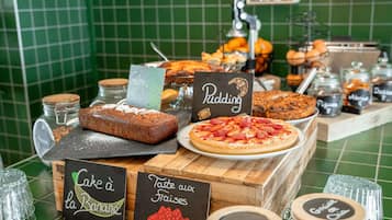Pequeno-almoço tipo buffet diário mediante uma taxa