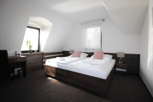 Quarto casal | 1 quarto, cofres nos quartos, escrivaninha