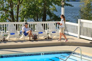 Piscina exterior sazonal, da(s) 10:00 à(s) 21:00, toldos (sobretaxa) 