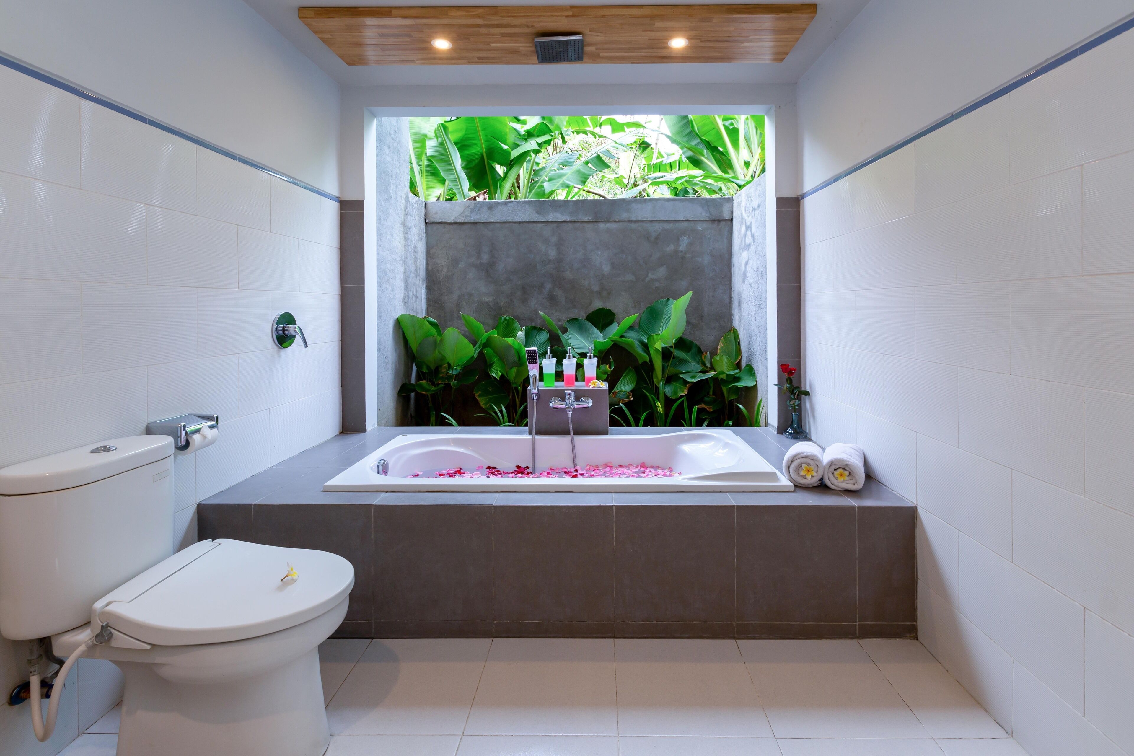 Villa Signature, 1 quarto | Casa de banho | Um polibã, um chuveiro fixo, produtos de higiene exclusivos 