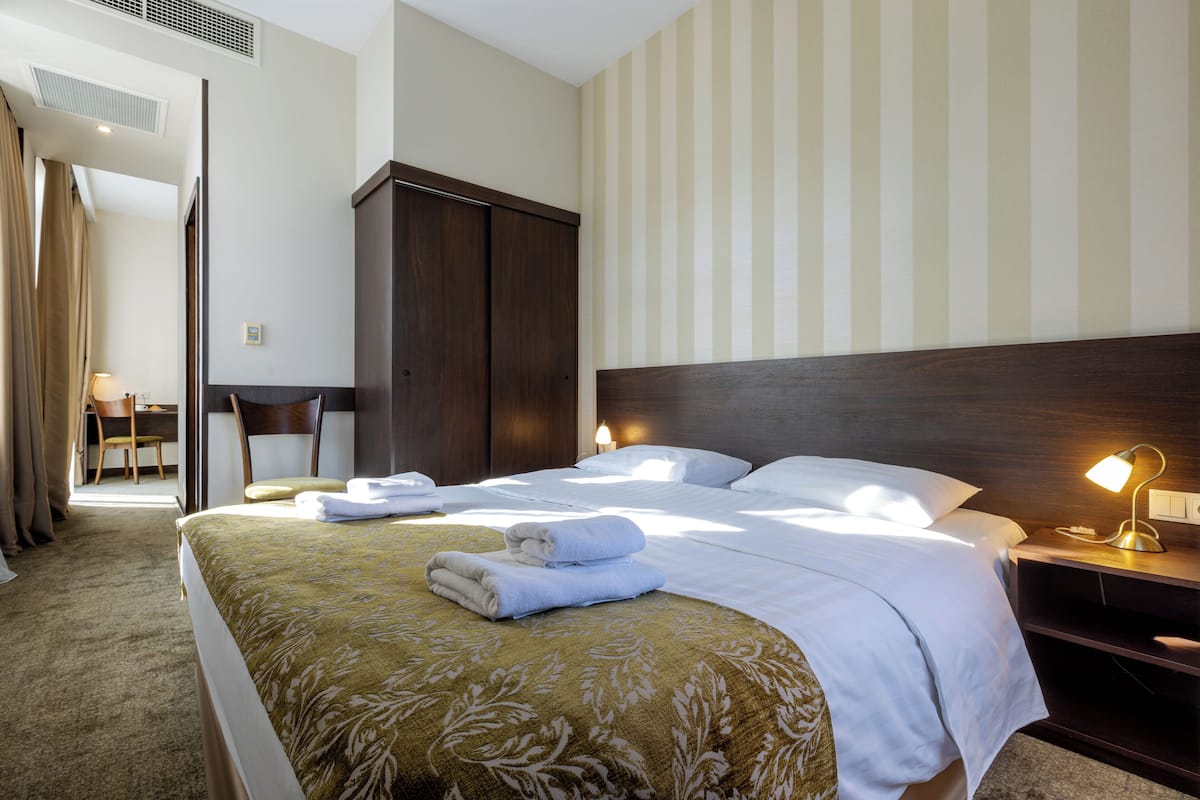 Quarto família, 2 quartos | 2 quartos, frigobar, cofres nos quartos, escrivaninha