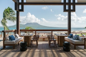 3 restaurantes: opção de almoço e jantar