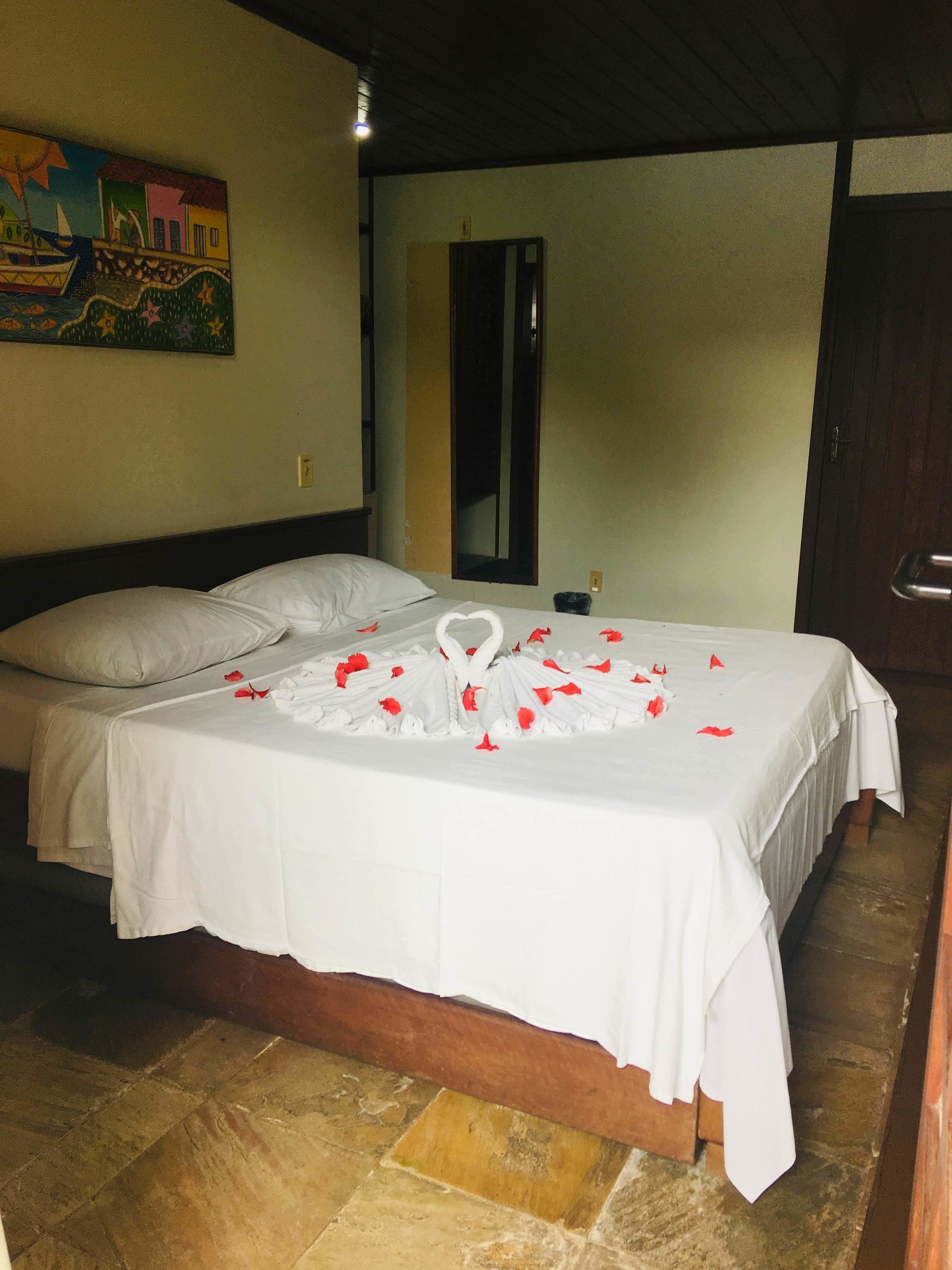 Quarto Triplo Standard | Minibar, com decoração personalizada, cortinas/cortinados opacos 