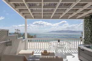 Suíte luxo, banheira de imersão, vista para o mar | Sacada