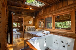 Bangalô, sauna seca (Master) | Banheiro | Chuveiro/banheira combinados, banheira de hidromassagem