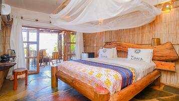 1 quarto, cofres nos quartos, escrivaninha