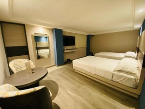 Banheiro | Chuveiro, toalhas de banho, sabonete, shampoo