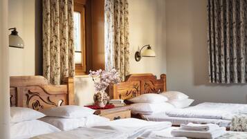 Quarto quádruplo standard | Roupas de cama premium, quartos à prova de som