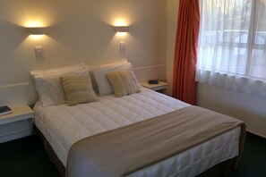 Quarto Duplo, 1 quarto, banheira de hidromassagem, no rés do chão | Roupa hipoalergénica, ferro/tábua de engomar, Wi-fi grátis