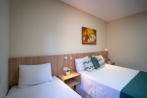 Quarto triplo luxo | Frigobar, Wi-Fi de cortesia, roupa de cama