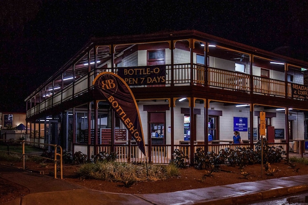 Fachada do alojamento (tarde/noite)