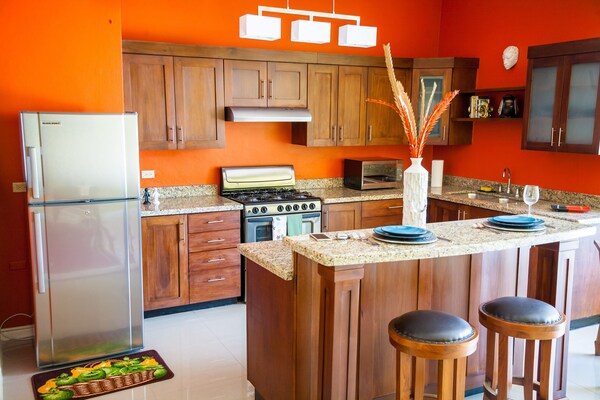 Skyview Manor Guest Apartments - Kingston