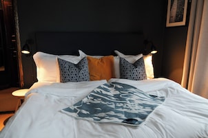 Quarto casal ou duplo | Individualmente decorados, escrivaninha, cortinas blackout