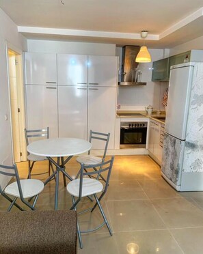 Cofres nos quartos, individualmente mobiliados, cortinas blackout