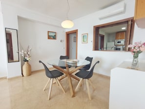 Apartamento, banheiro privativo, vista para o mar (2 Bedrooms) | Opções para refeição
