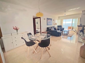 Apartamento, banheiro privativo, vista para o mar (2 Bedrooms) | Opções para refeição
