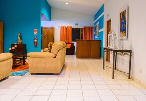 Área de estar no saguão