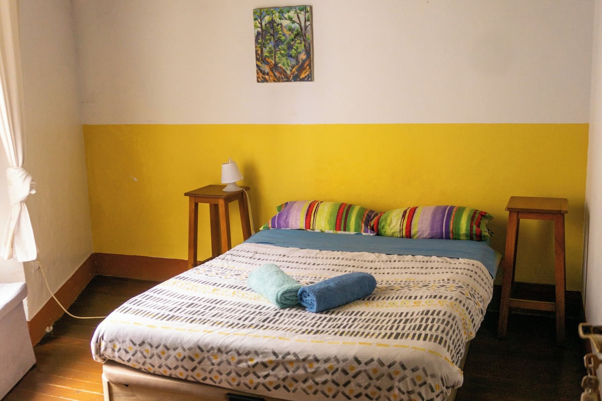 Quarto Duplo | Camas desdobráveis, Wi-fi grátis, roupa de cama fornecida