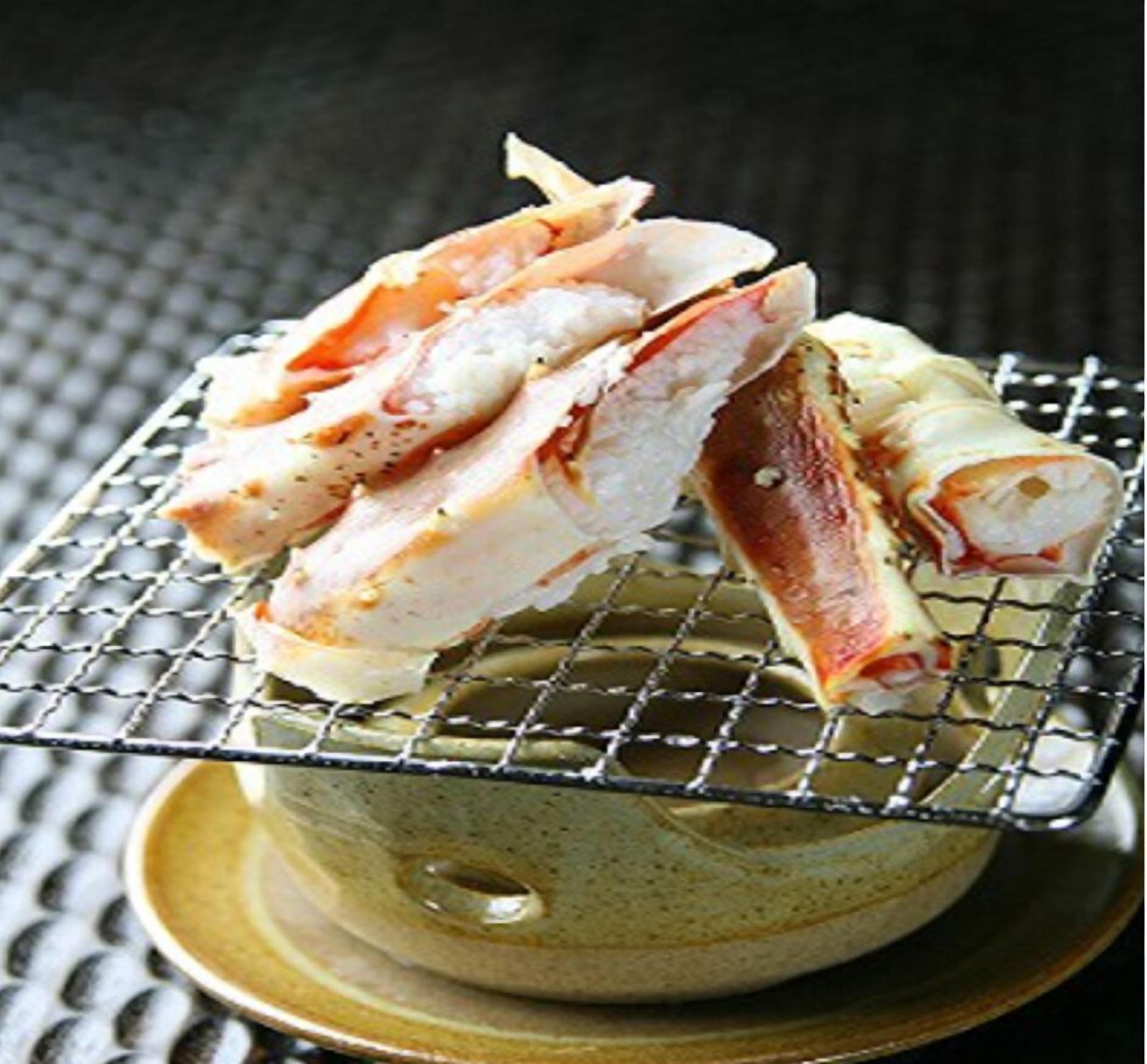 Frigobar, cofres nos quartos, escrivaninha, roupa de cama