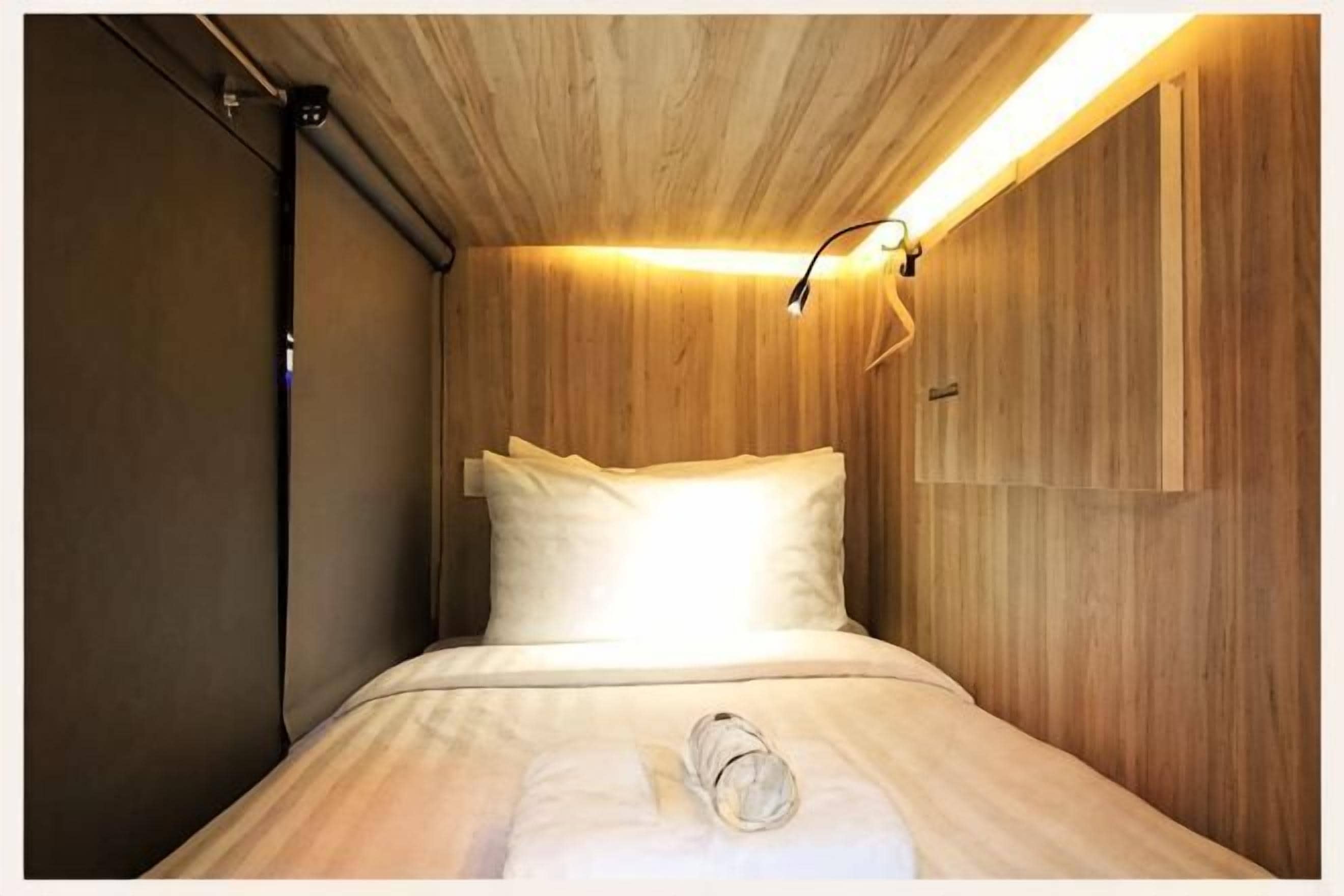 Cofre no quarto, secretária, quartos insonorizados 