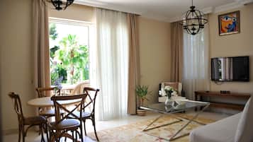 Quarto standard, vista para a piscina | Vista do quarto
