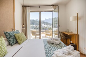 Quarto casal, vista para o mar | Frigobar, cofres nos quartos, escrivaninha, cortinas blackout