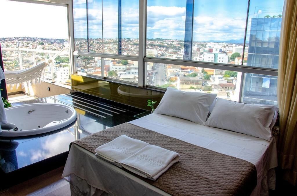 Minibar, secretária, cortinas/cortinados opacos, ferro/tábua de engomar 