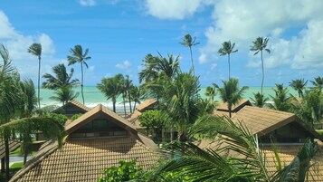 Estúdio família, vista parcial para o mar | Individualmente mobiliados, escrivaninha