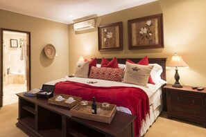Suite Executiva | Minibar, cofre no quarto, com decoração personalizada 