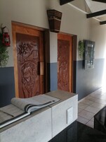 Quarto Comfort, 1 quarto (Lion) | Lençóis de algodão egípcio, roupa de alta qualidade, cofre no quarto 