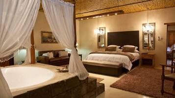 Suíte lua de mel, 1 quarto | Frigobar, cofres nos quartos, Wi-Fi de cortesia