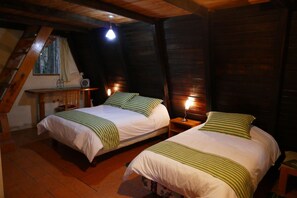 Cabana de Madeira Familiar, várias camas | Com decoração personalizada, com mobília individualizada 