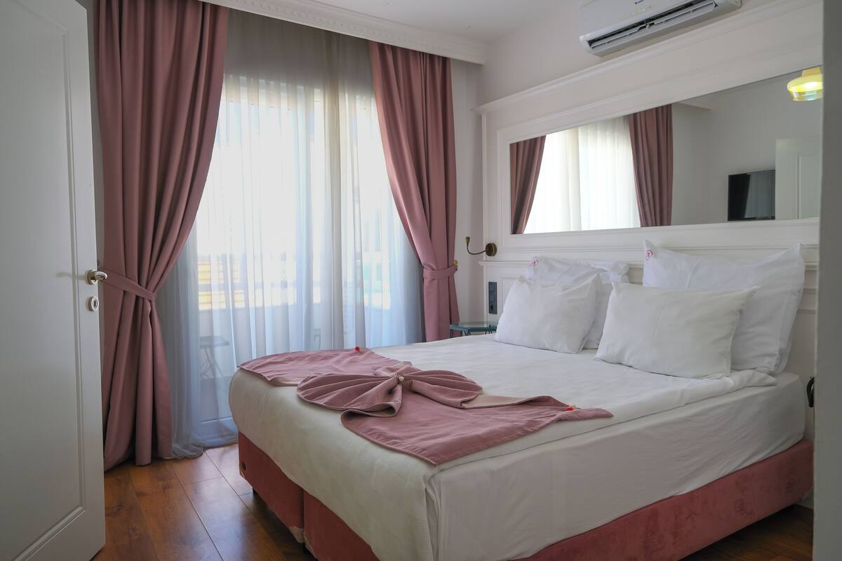 Suite Familiar | Roupa de alta qualidade, edredões de penas, minibar, cofre no quarto 