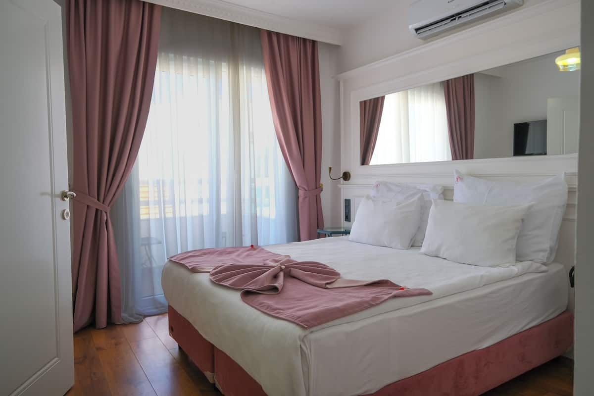 Suíte família | Roupas de cama premium, edredons de pluma, frigobar, cofres nos quartos