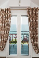 Suíte presidencial, 1 cama King e sofá-cama, vista para o mar | Quartos à prova de som, ferros/tábuas de passar roupa, Wi-Fi de cortesia