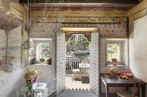 Suite Deluxe, banheira de hidromassagem, vista para o jardim | Cozinha privada