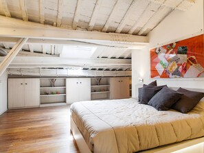 Penthouse, terraço, Vista para a cidade | Secretária, ferro/tábua de engomar, Wi-fi grátis 